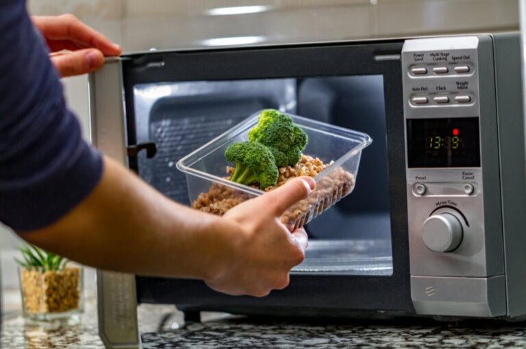 Can Plastic Go in The Oven: Debunking the Common Myths and Providing ...